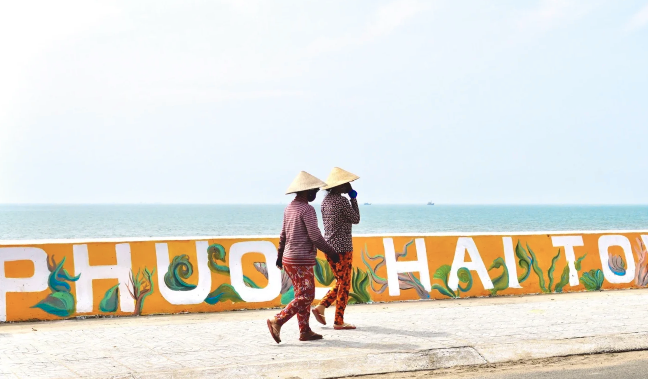 Top 5 Nearby Check‑in Spots Near Iconic Long Hai Hotel